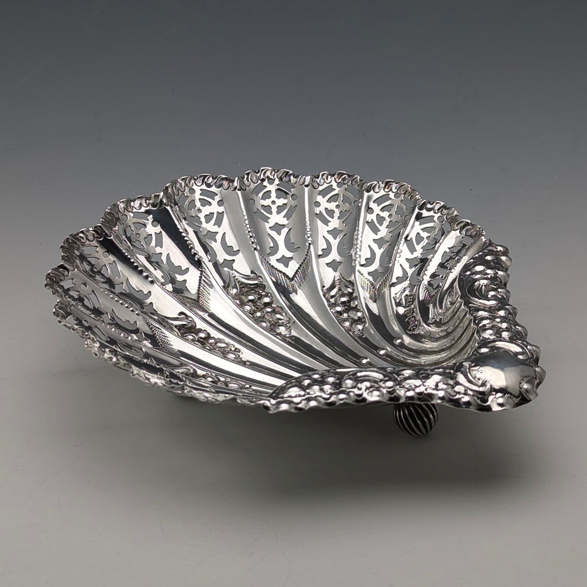 1895 British antique sterling silver shell-shaped footed dish, 88g, At ...
