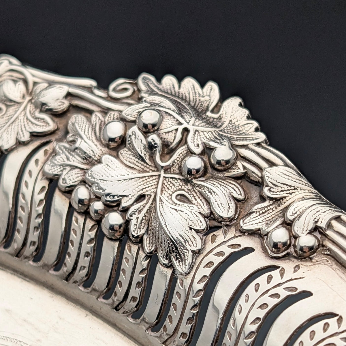 Vintage British silver plated round leg Salva, diameter 36cm – SILVER-LUG